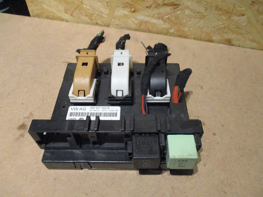 Moduł akumulatora Audi A6 4F0 4F0915181B - 7381815991 - oficjalne archiwum Allegro