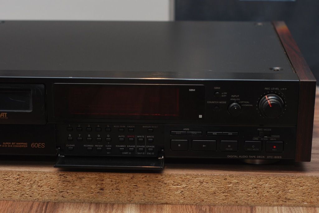 MAGNETOFON CYFROWY DAT SONY DTC-60ES / DREWNO - 7242555441 - oficjalne archiwum Allegro