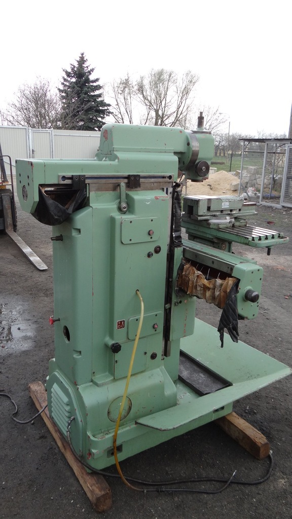 FREZARKA NARZĘDZIOWA TOS FN 25 STAN BDB - 7287249206 - oficjalne ...